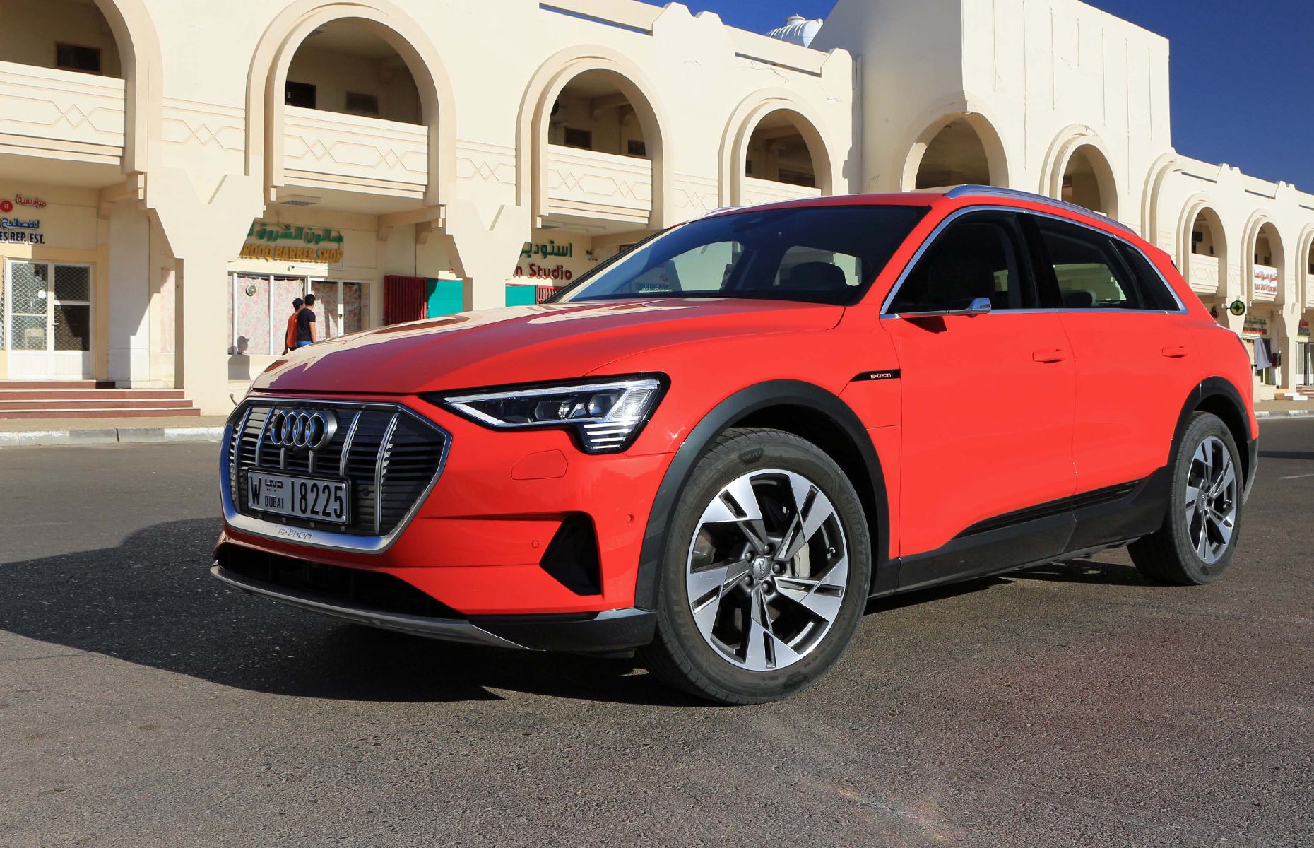 First Drive: 2019 Audi e-tron | Driving