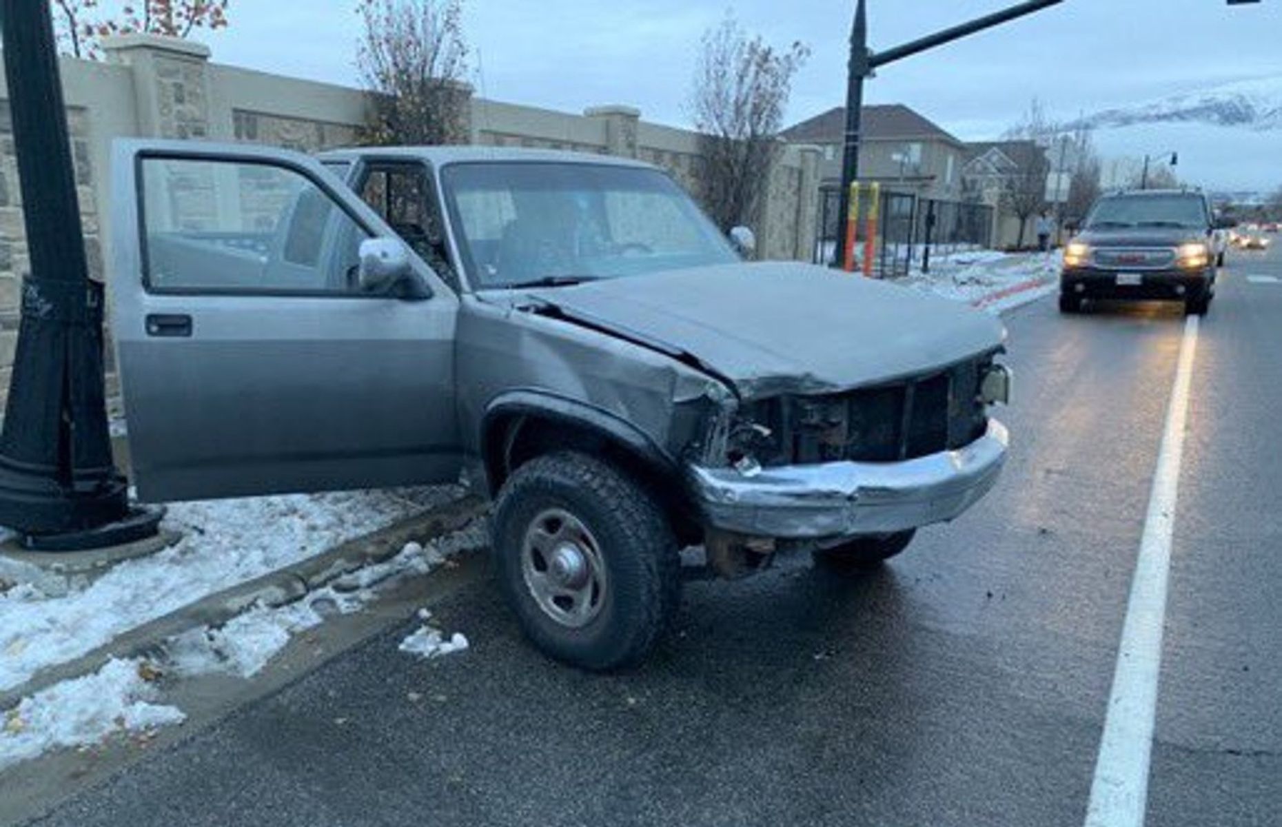 Driver crashes trying to do blindfolded ’Bird Box’ challenge | Driving