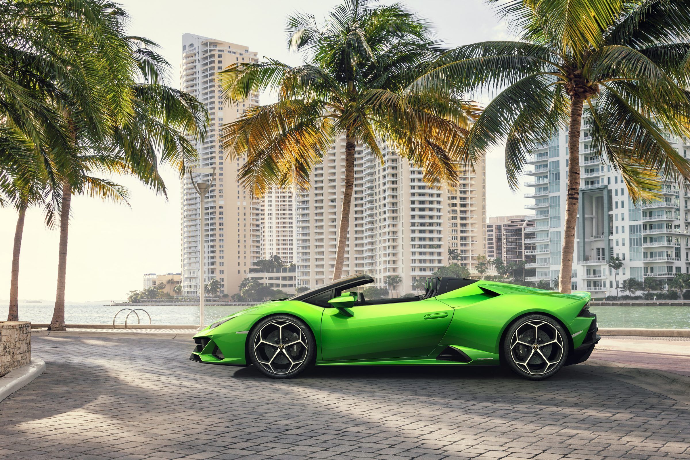 Lamborghini chops the roof off its Huracan Evo to make a high-speed ...