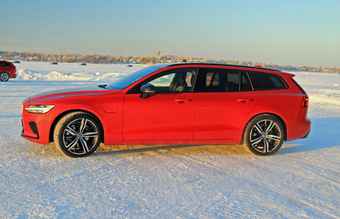 First Drive: 2020 Volvo V60 T8 R-Design | Driving