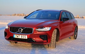 First Drive: 2020 Volvo V60 T8 R-Design | Driving
