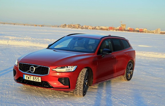 First Drive: 2020 Volvo V60 T8 R-Design | Driving