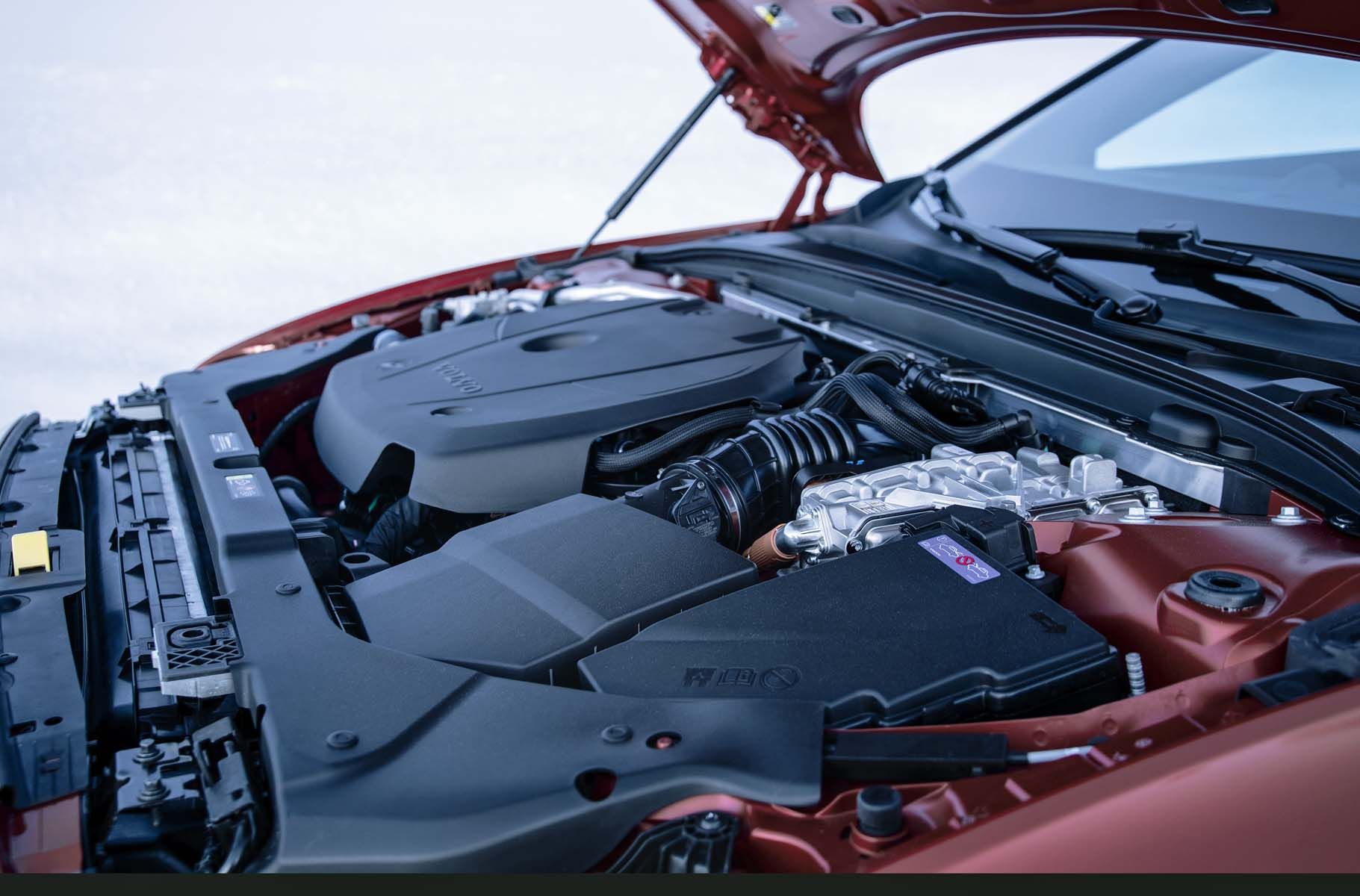 First Drive: 2020 Volvo V60 T8 R-Design | Driving