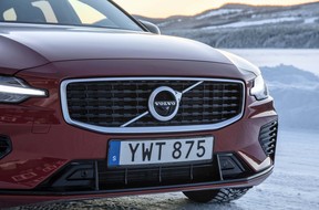 First Drive: 2020 Volvo V60 T8 R-Design | Driving