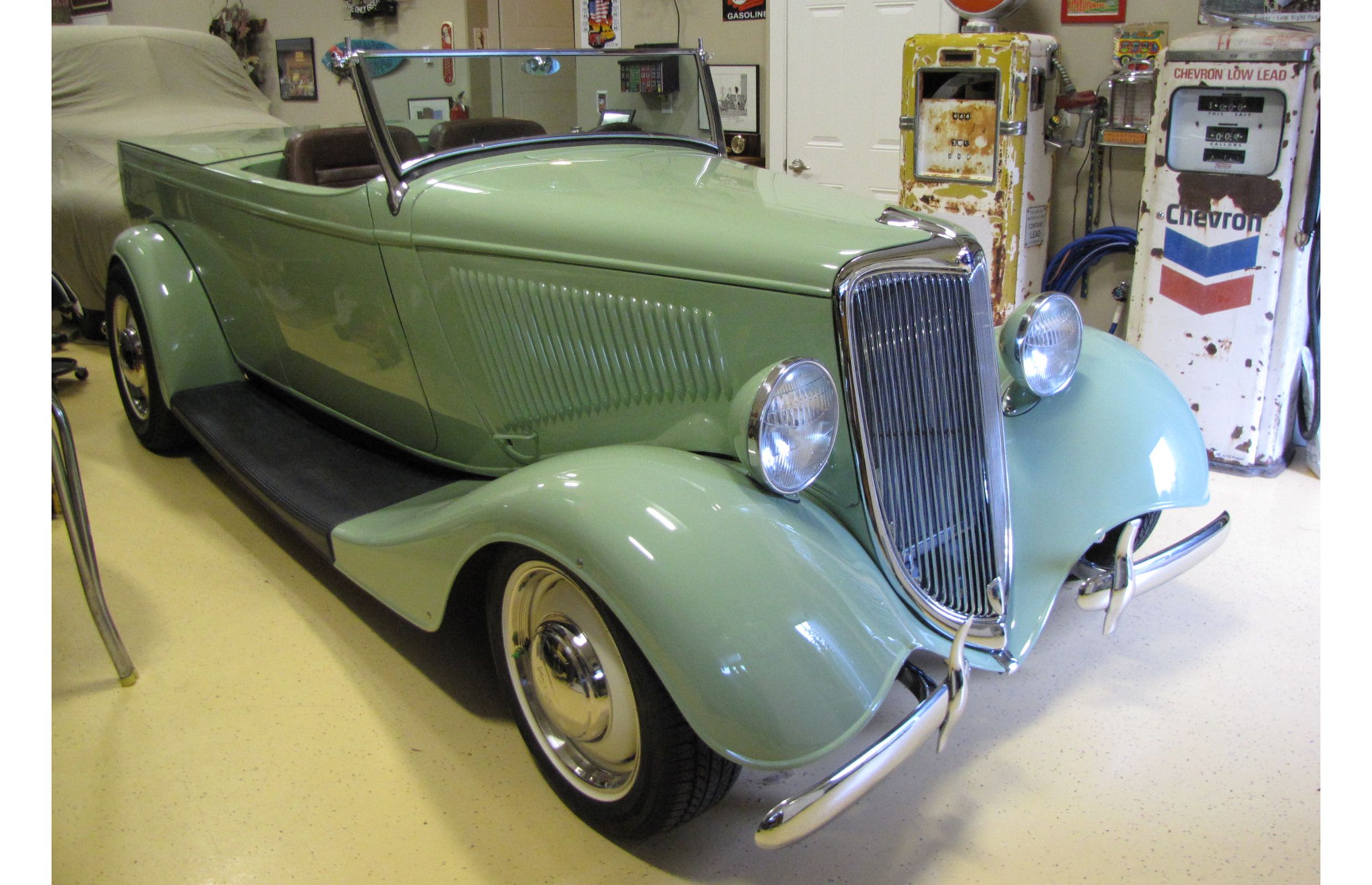 Collector Classics: 1934 Ford Ute | Driving