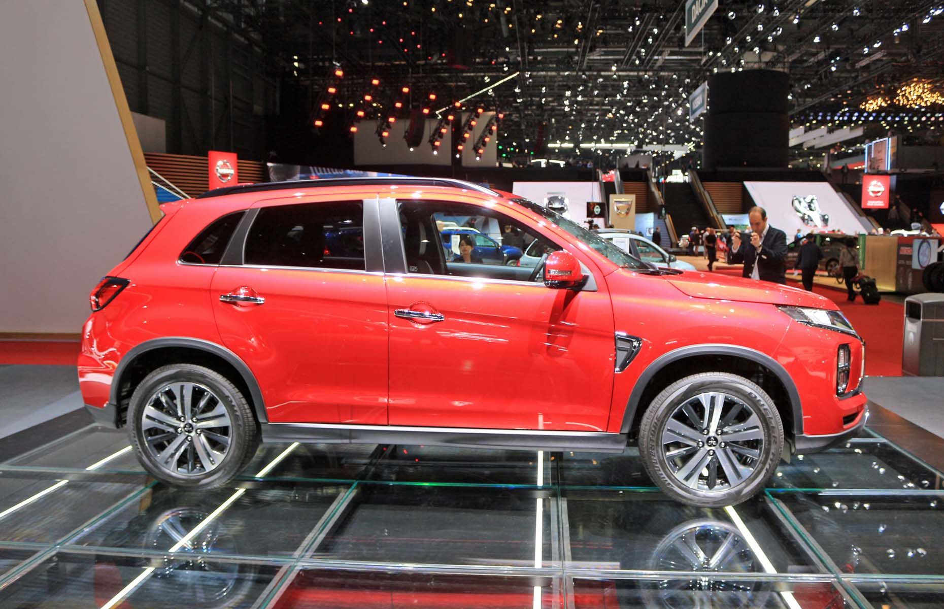 Mitsubishi debuts updated RVR amidst the supercars of Geneva | Driving