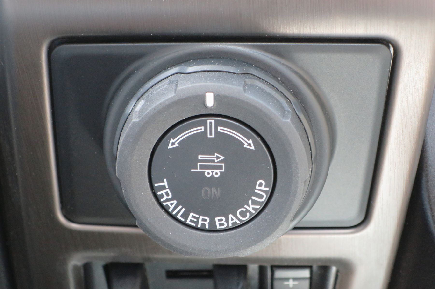 How It Works: Trailer towing assist systems | Driving