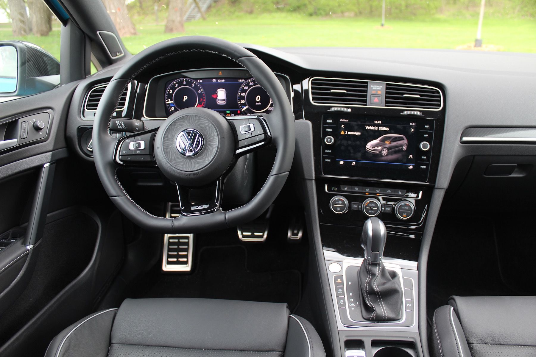 Car Review: 2019 Volkswagen Golf R | Driving