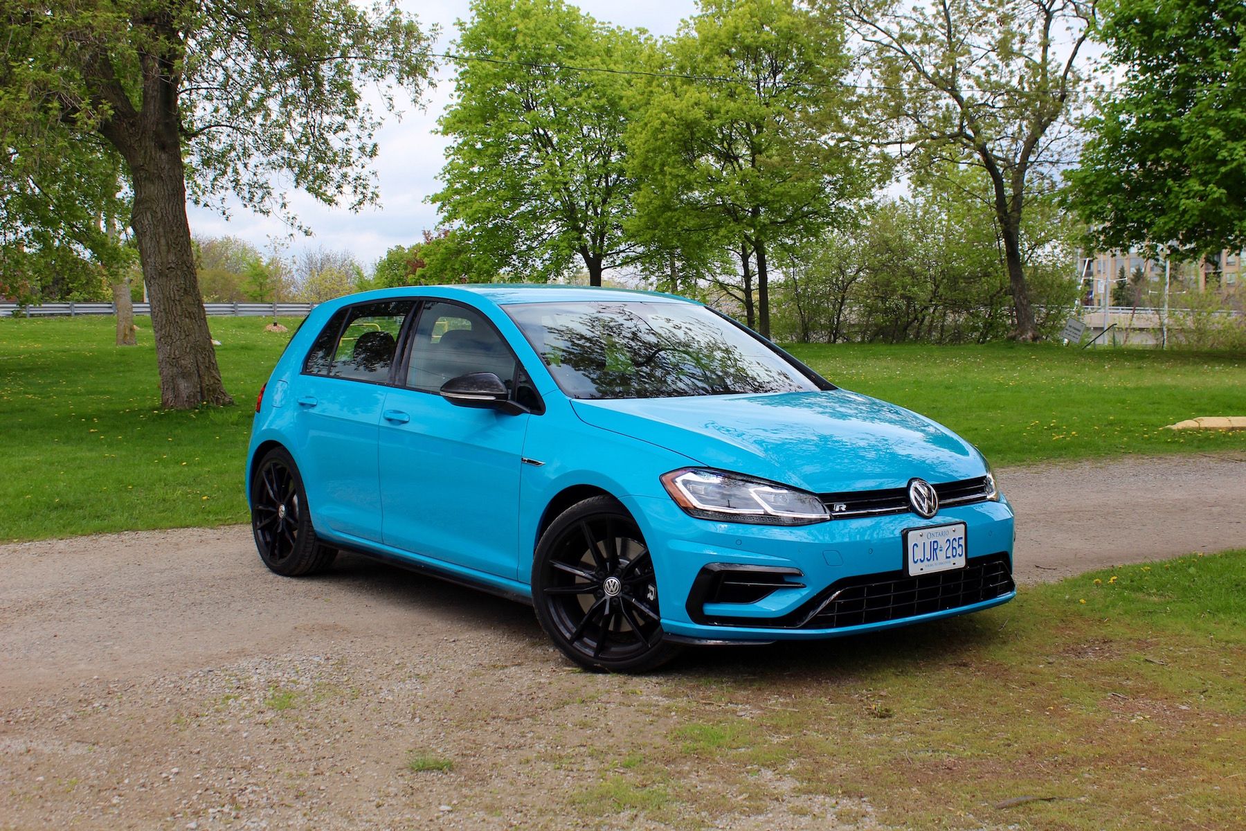 Car Review: 2019 Volkswagen Golf R | Driving