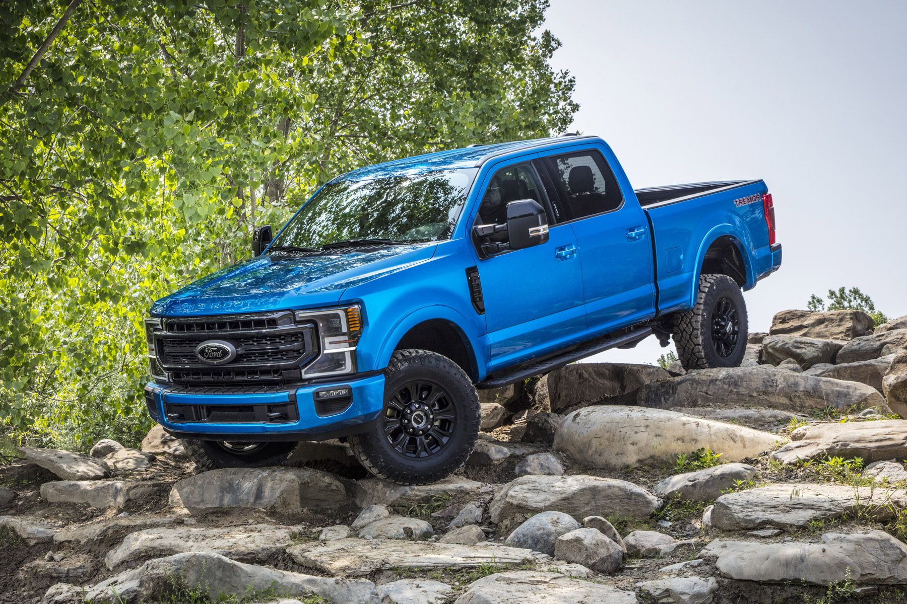 Ford's new 2020 Super Duty can tow 37,000 lbs, thanks to 1,050 lb.-ft ...