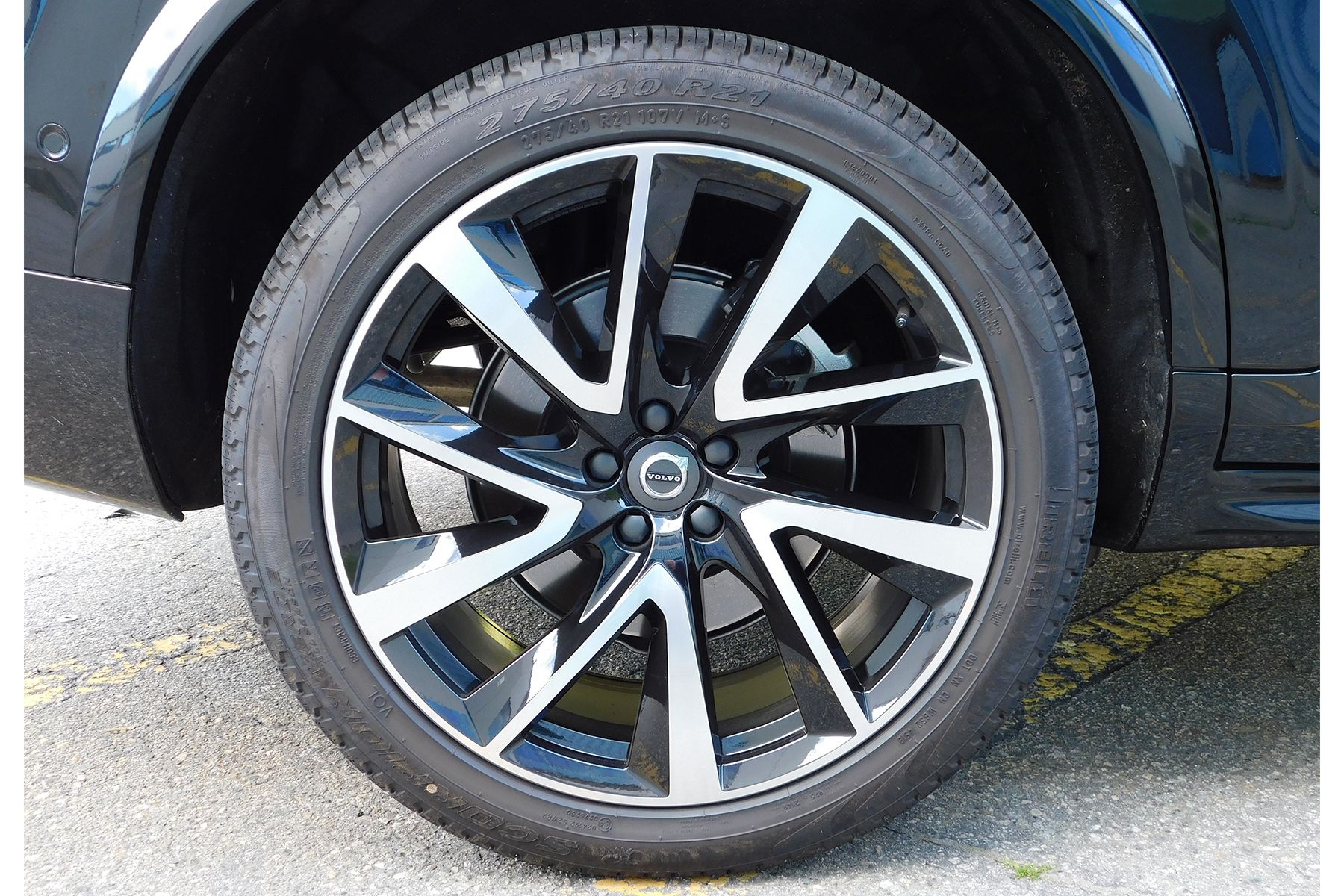 SUV Review: 2019 Volvo XC90 T8 Inscription | Driving