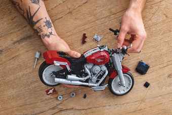 LEGO made a life-size Harley-Davidson Fat Boy to celebrate new set ...