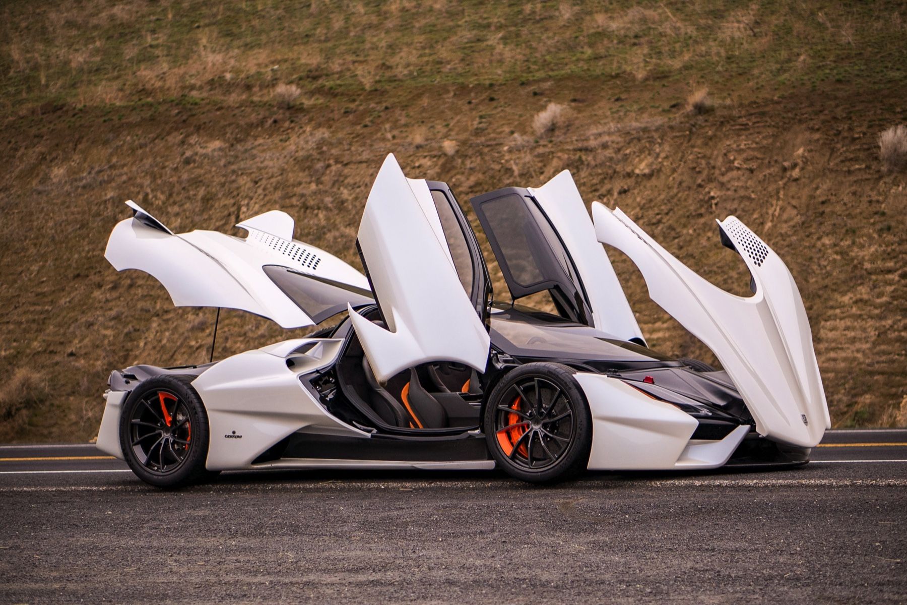 Record-breaking SSC Tuatara damaged in truck crash during shipping ...