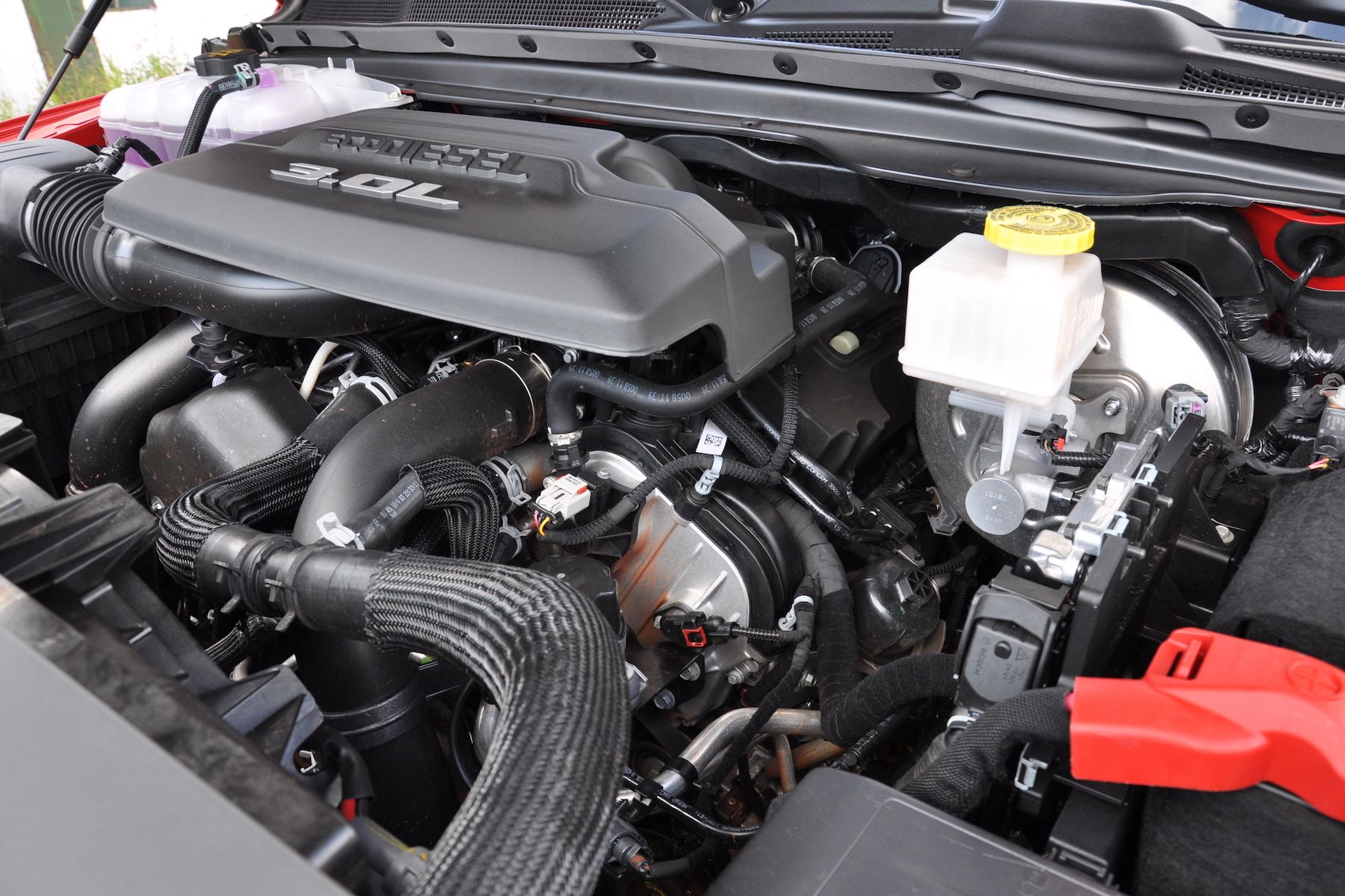 Hemi V8 or Ecodiesel? Which Ram 1500 engine should you choose? | Driving
