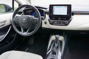 Car Review: 2020 Toyota Corolla | Driving