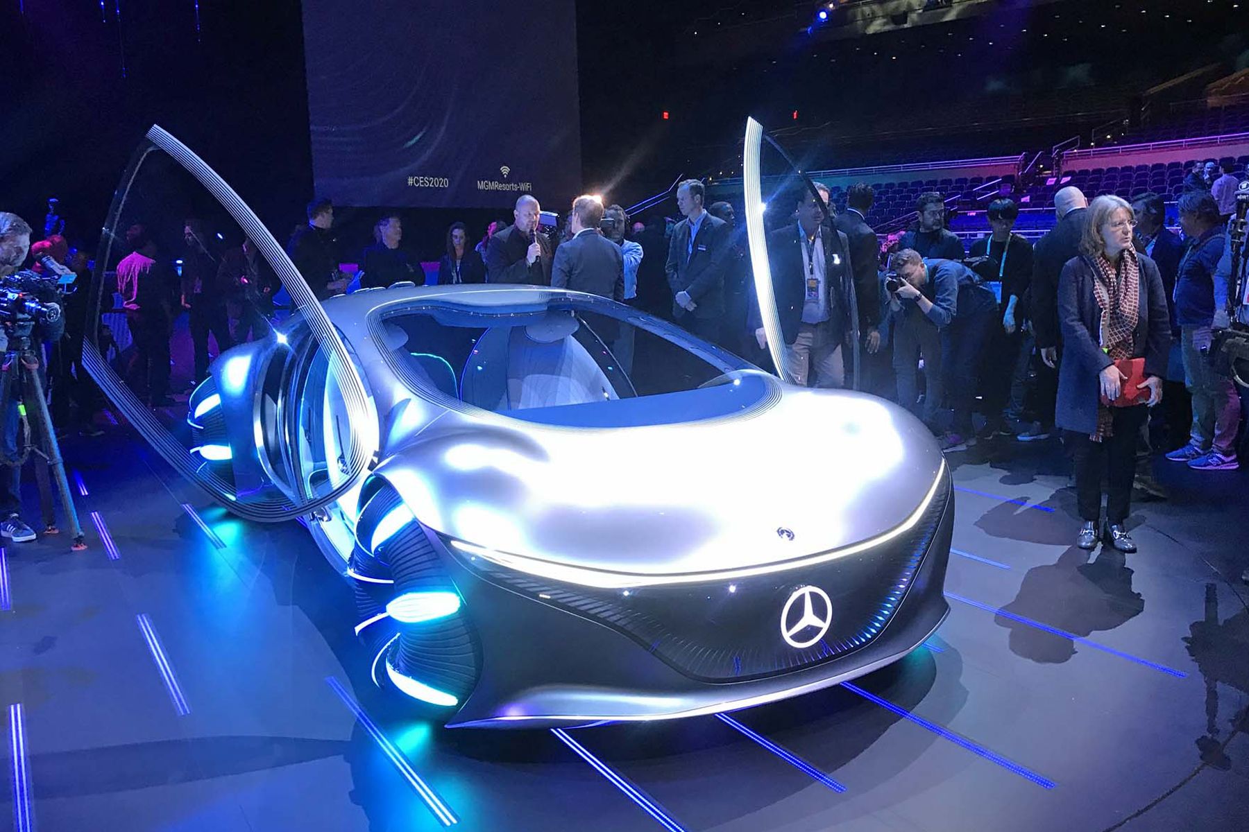 The Mercedes-Benz Vision AVTR is an 'Avatar'-inspired autonomous car ...