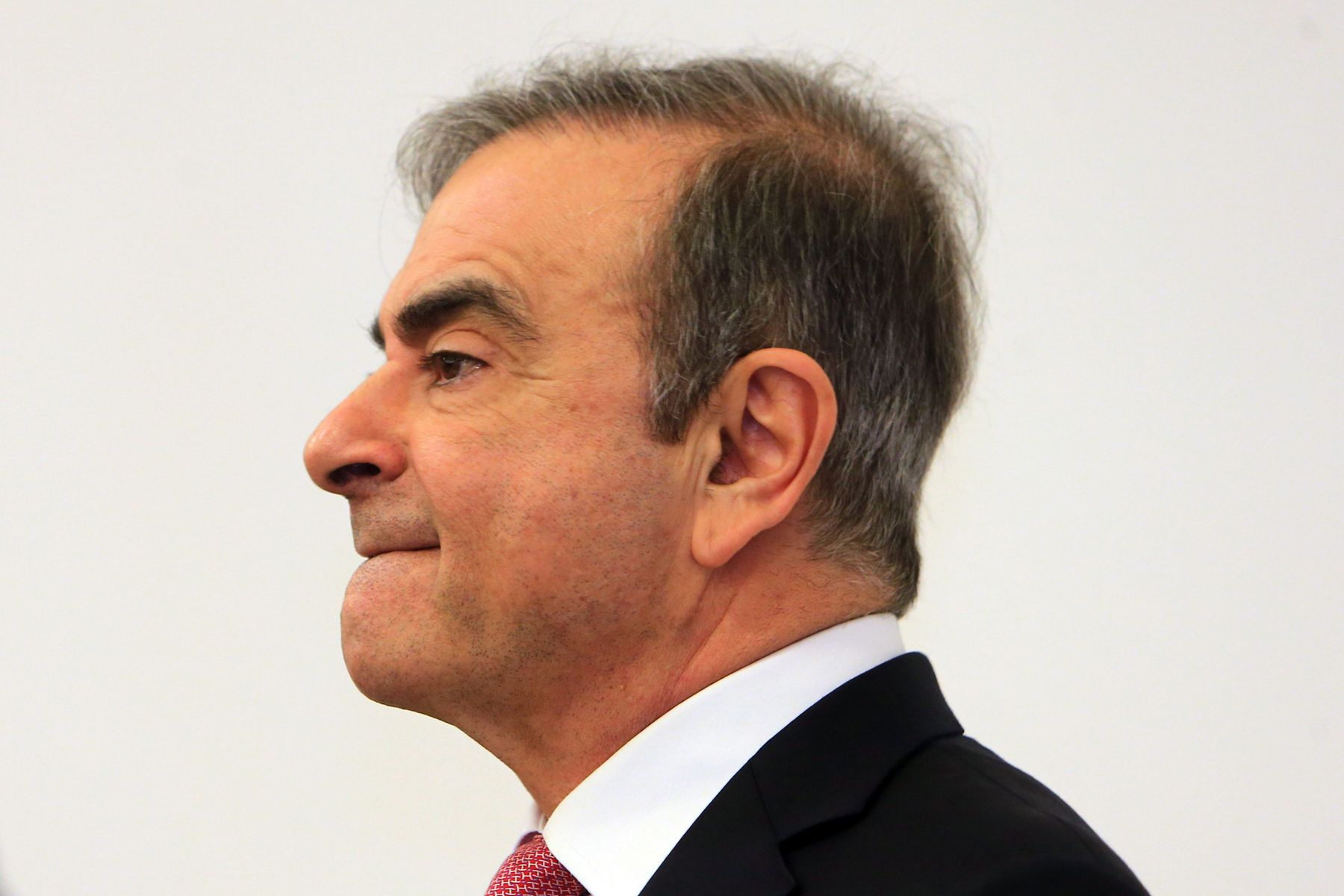 Former CEO Ghosn sues Nissan for a billion dollars | Driving