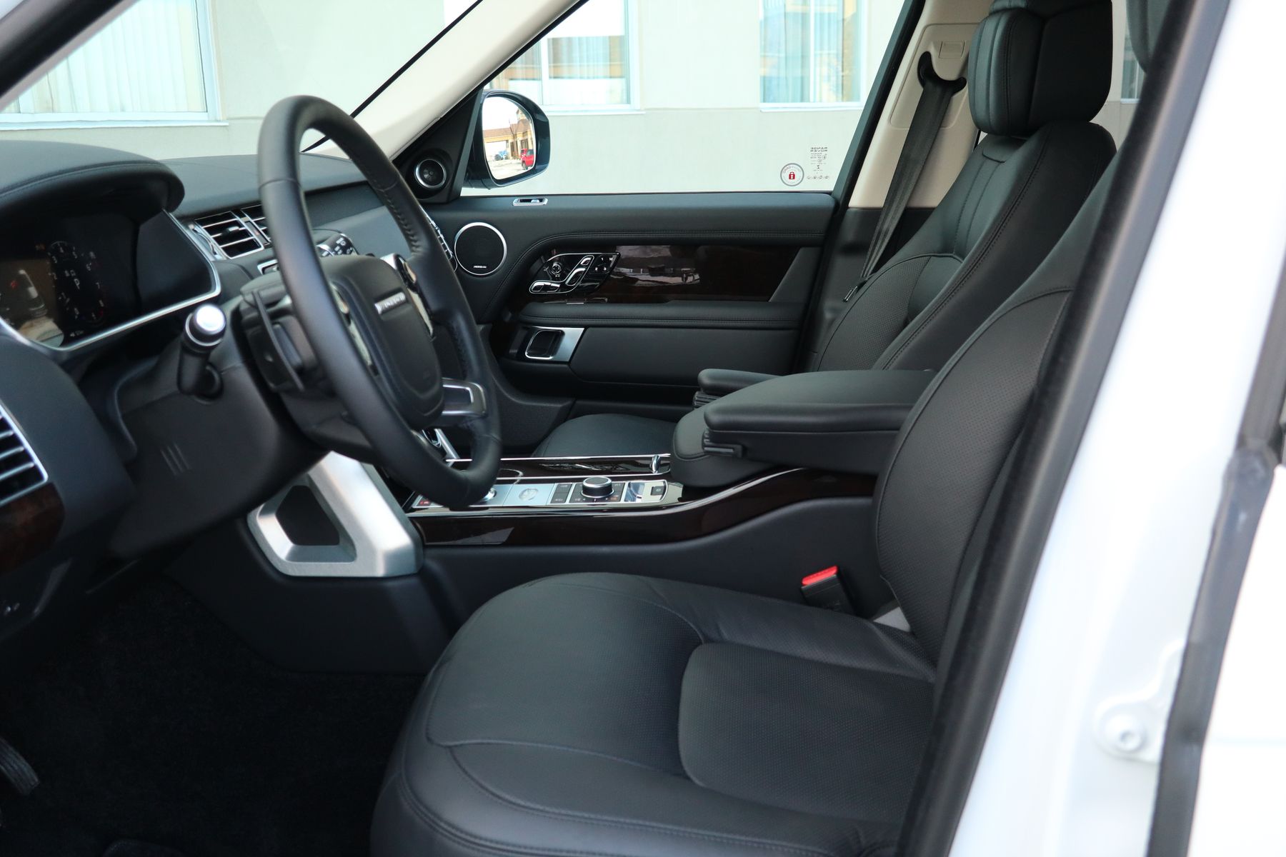 SUV Review: 2020 Land Rover Range Rover P525 HSE | Driving