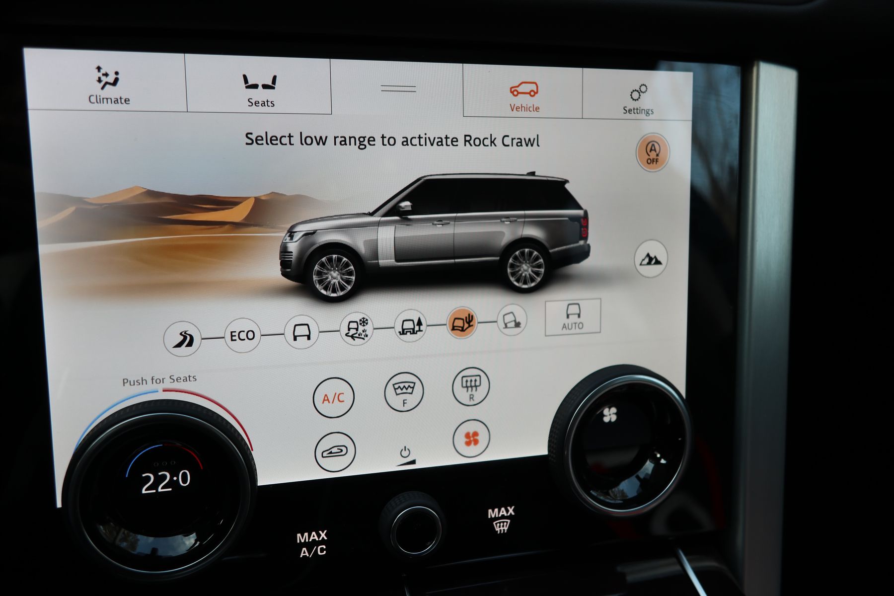 SUV Review: 2020 Land Rover Range Rover P525 HSE | Driving