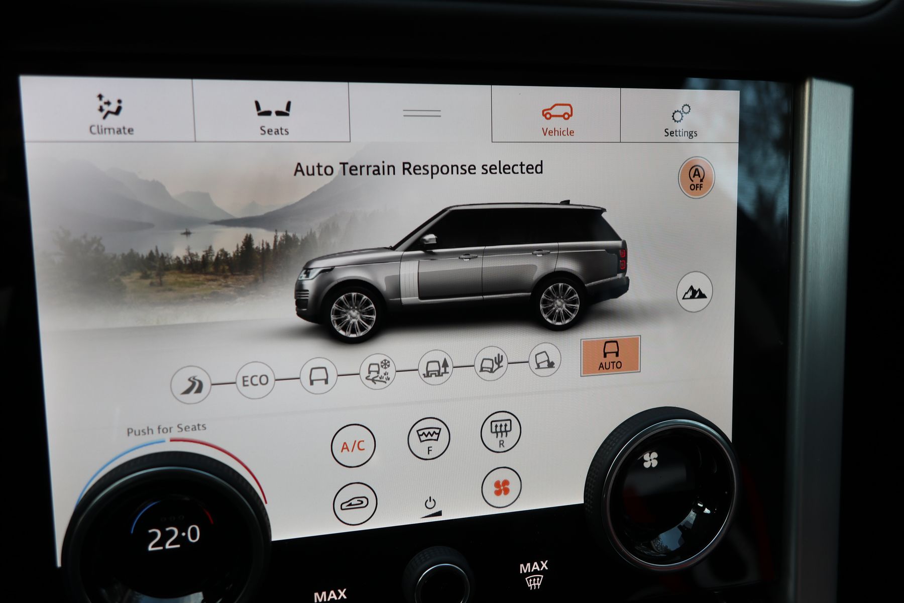 SUV Review: 2020 Land Rover Range Rover P525 HSE | Driving