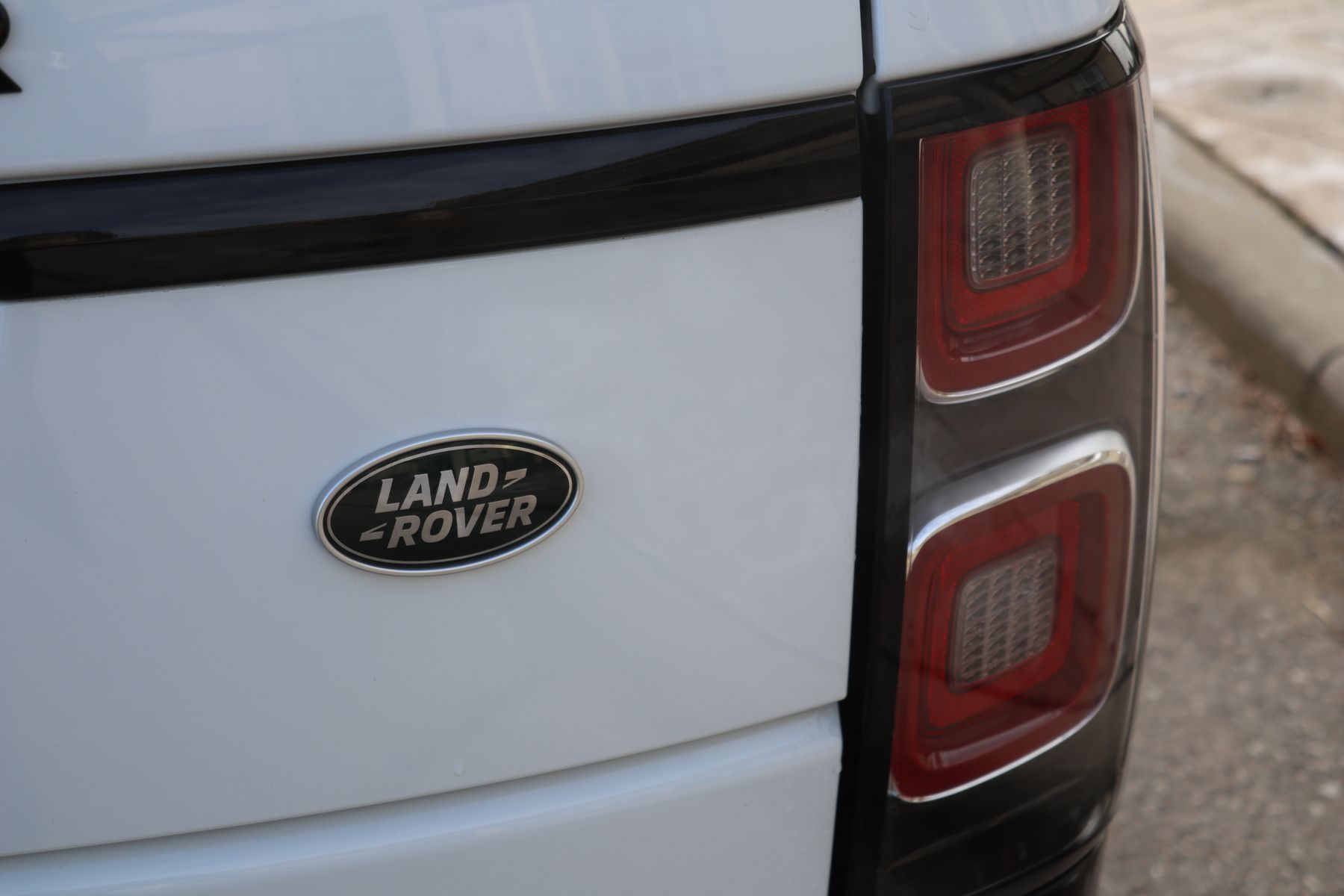 SUV Review: 2020 Land Rover Range Rover P525 HSE | Driving