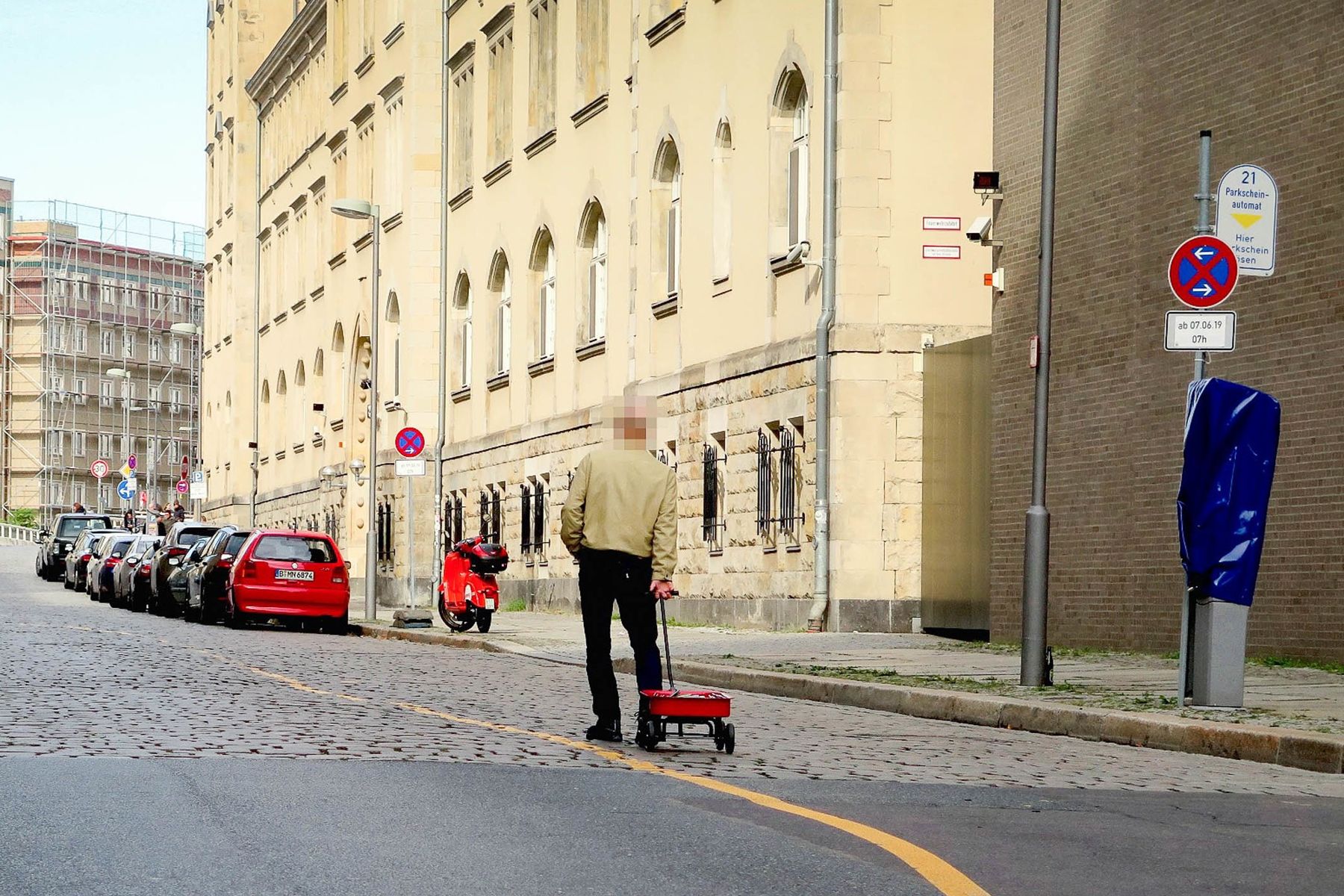 Performance artist creates virtual traffic jam using cell-phone-laden ...