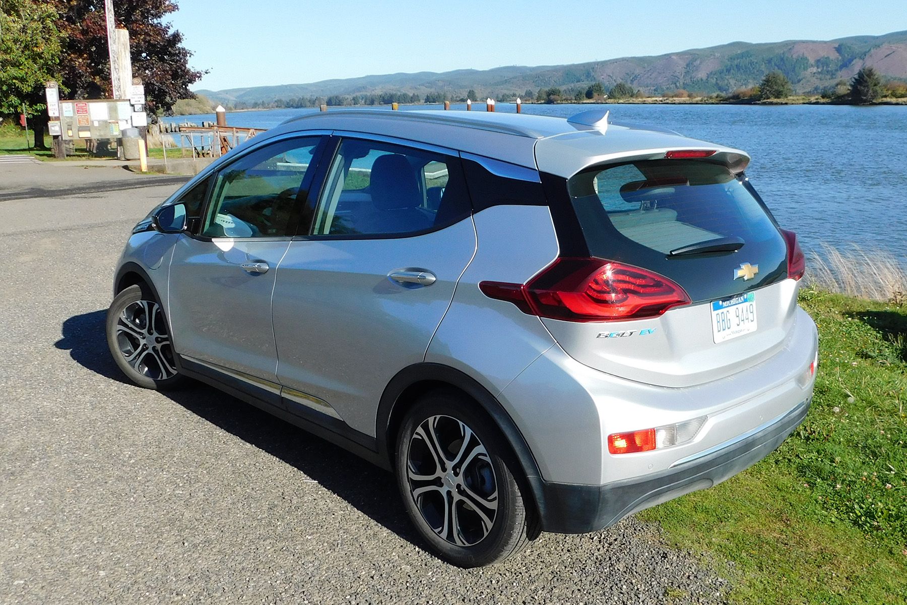 Car Review: 2020 Chevrolet Bolt Premier | Driving