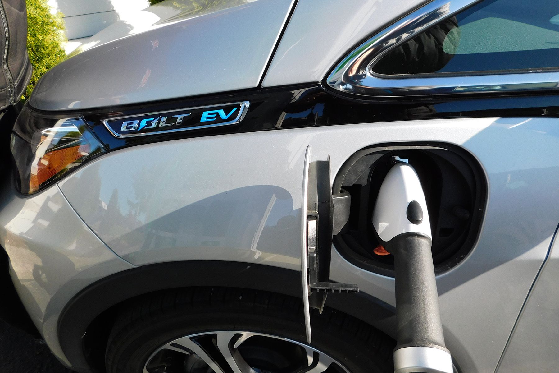 Car Review: 2020 Chevrolet Bolt Premier | Driving