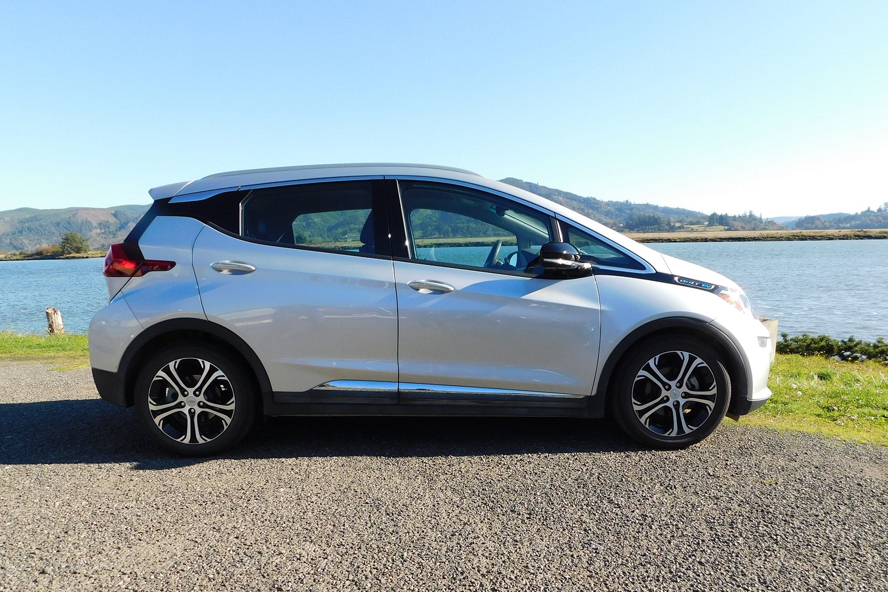 Car Review: 2020 Chevrolet Bolt Premier | Driving