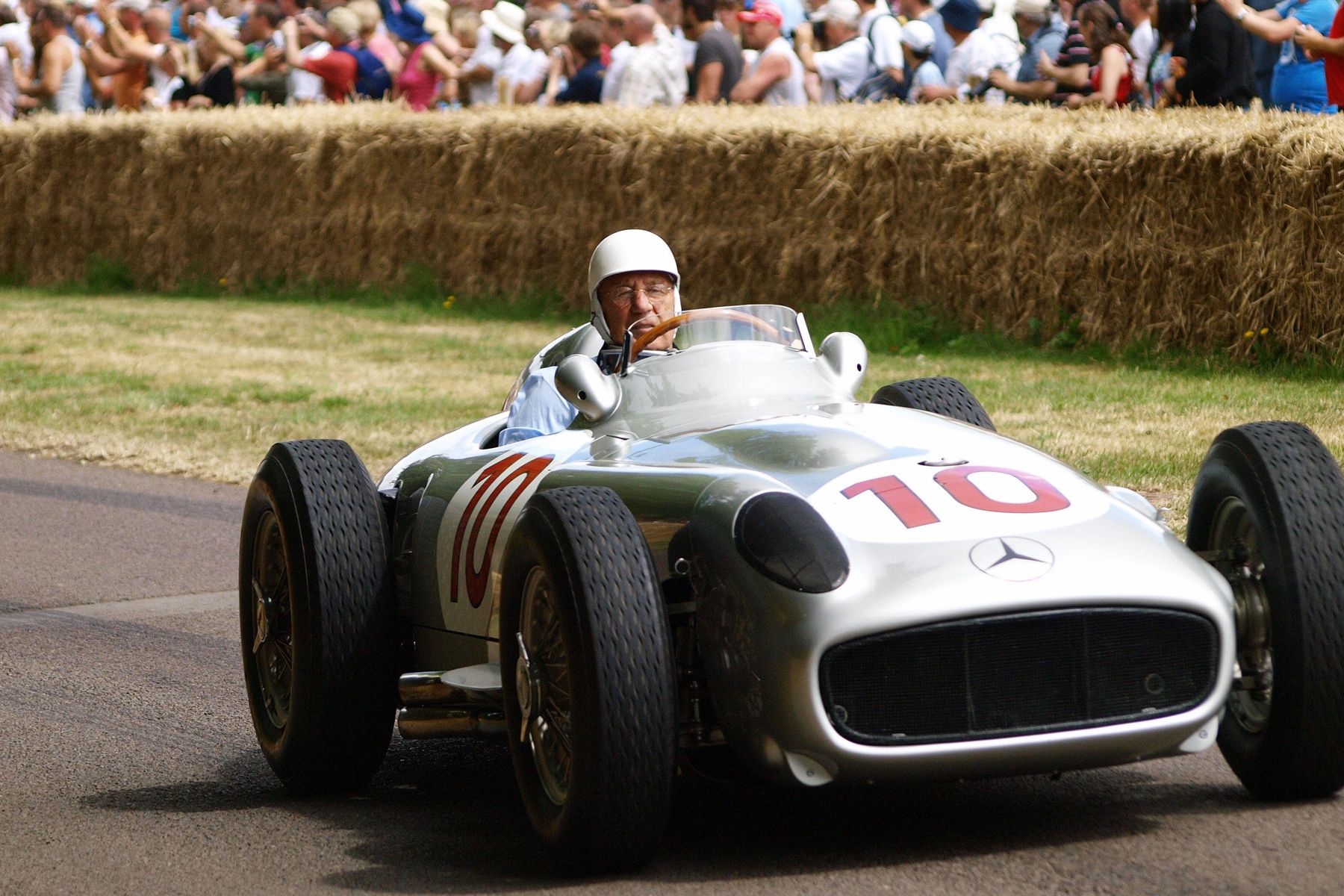 Legendary Formula One driver Stirling Moss passes away at 90 | Driving