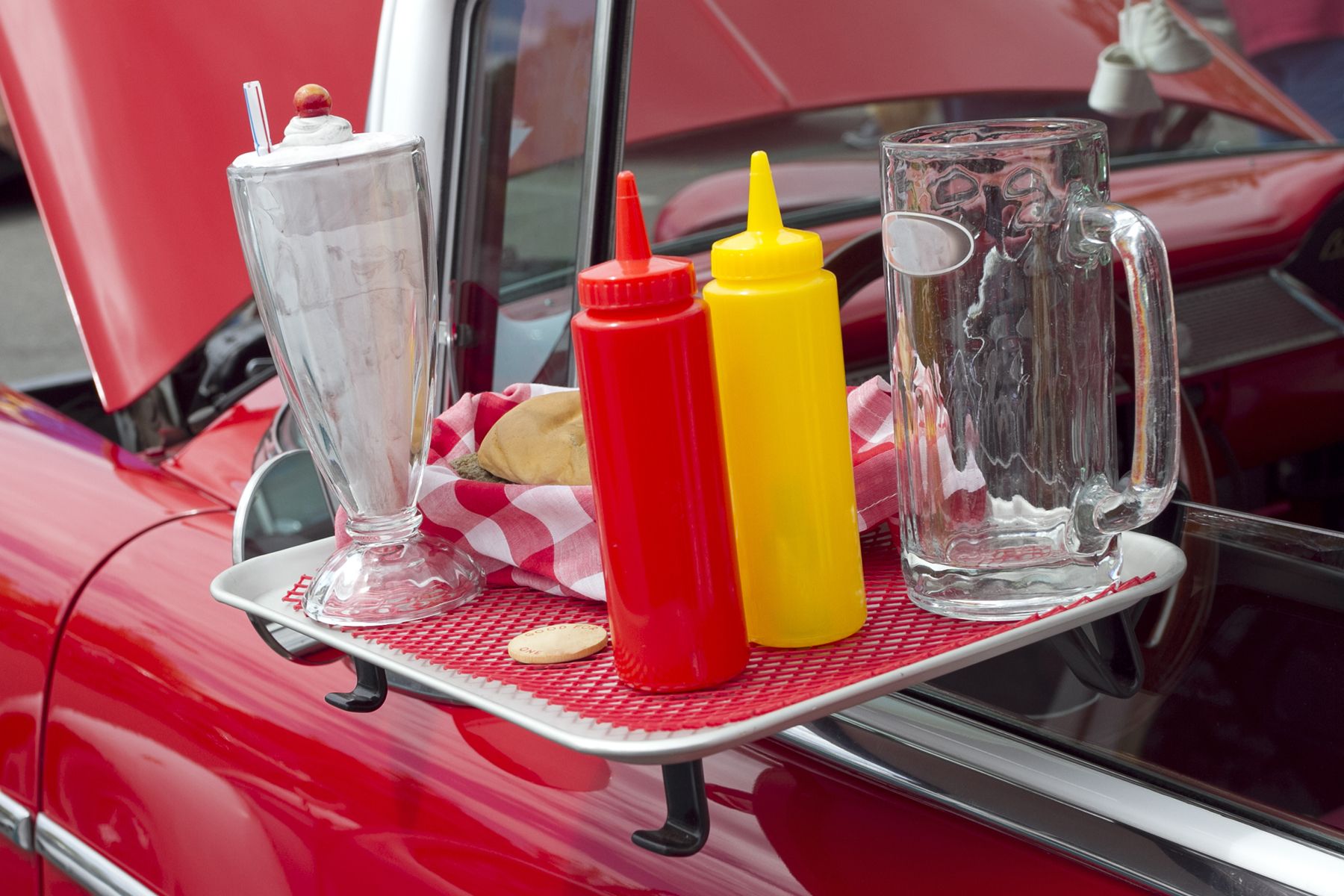This Quebec restaurant has been cleared to re-open thanks to drive-in ...