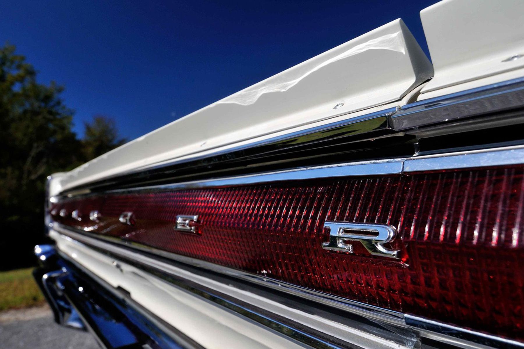 These 5 production cars were the first to bring spoilers to the market ...