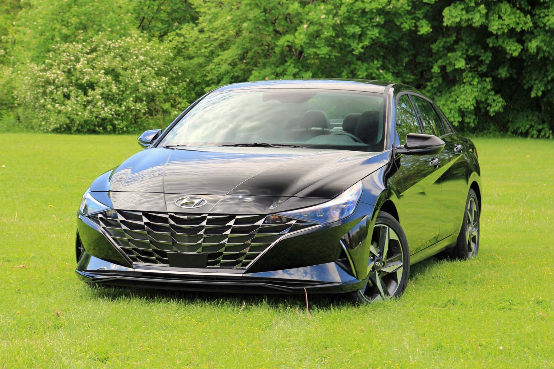 2021 Hyundai Elantra packs impressive tech, hybrid power | Driving