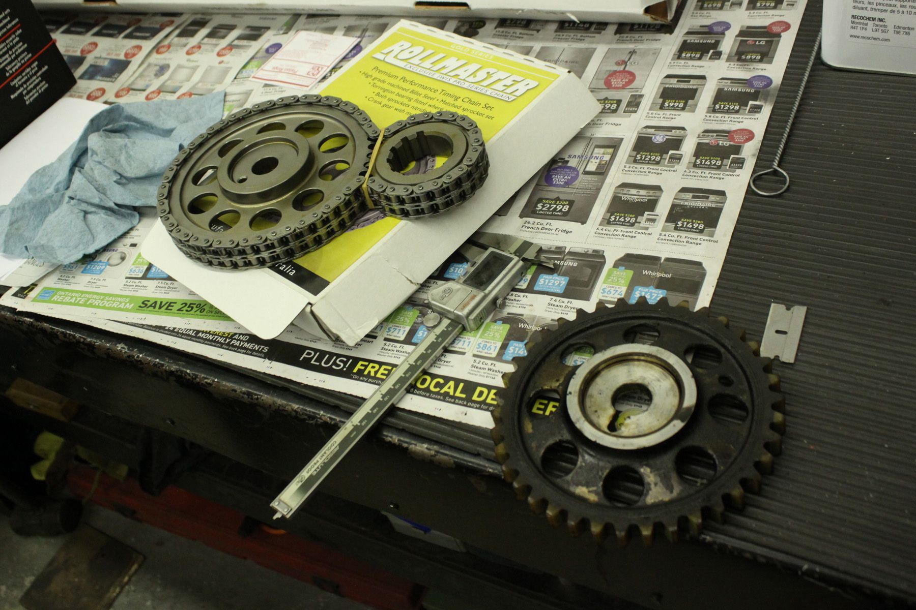 Rebuilding the Slant Six engine of a 1971 Plymouth | Driving