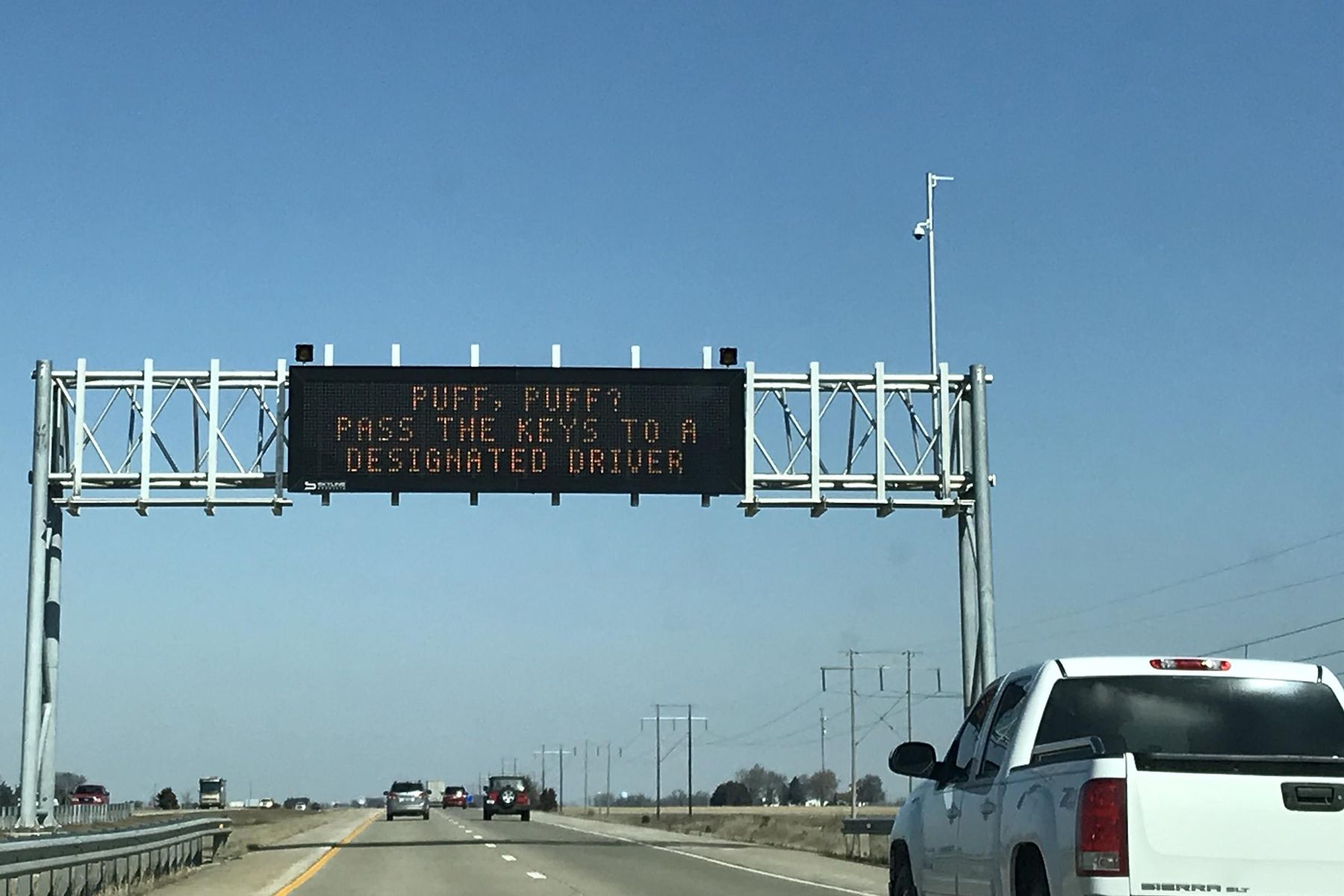 These 5 actual digital road signs got drivers chuckling | Driving