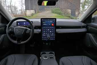 Range Finder: 2021 Ford Mustang Mach-E | Driving