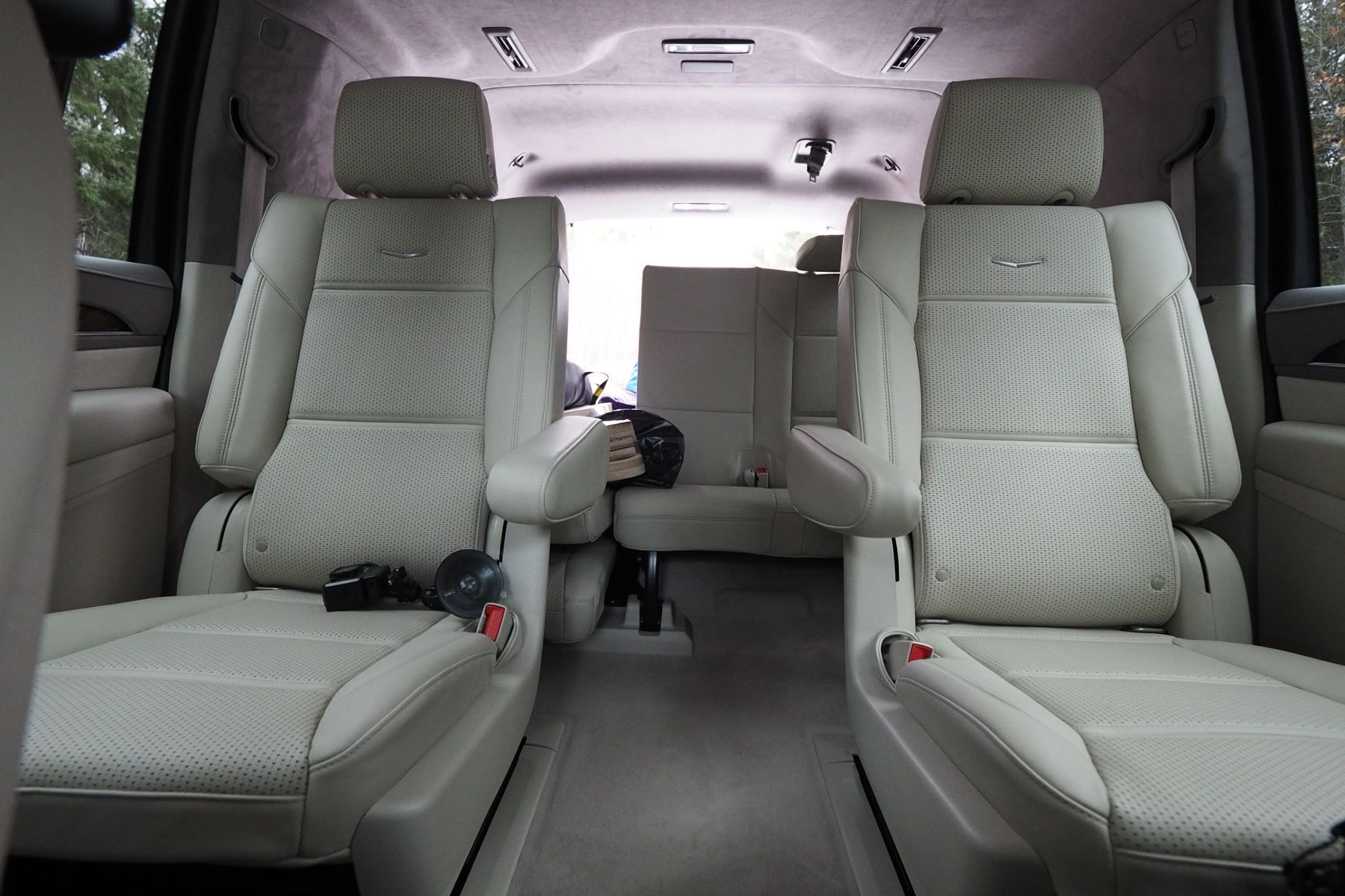 A tale of two luxury SUVs: Cadillac Escalade vs. Land Rover Defender ...