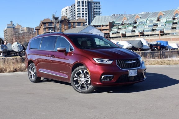 First Drive: 2021 Chrysler Pacifica Pinnacle | Driving