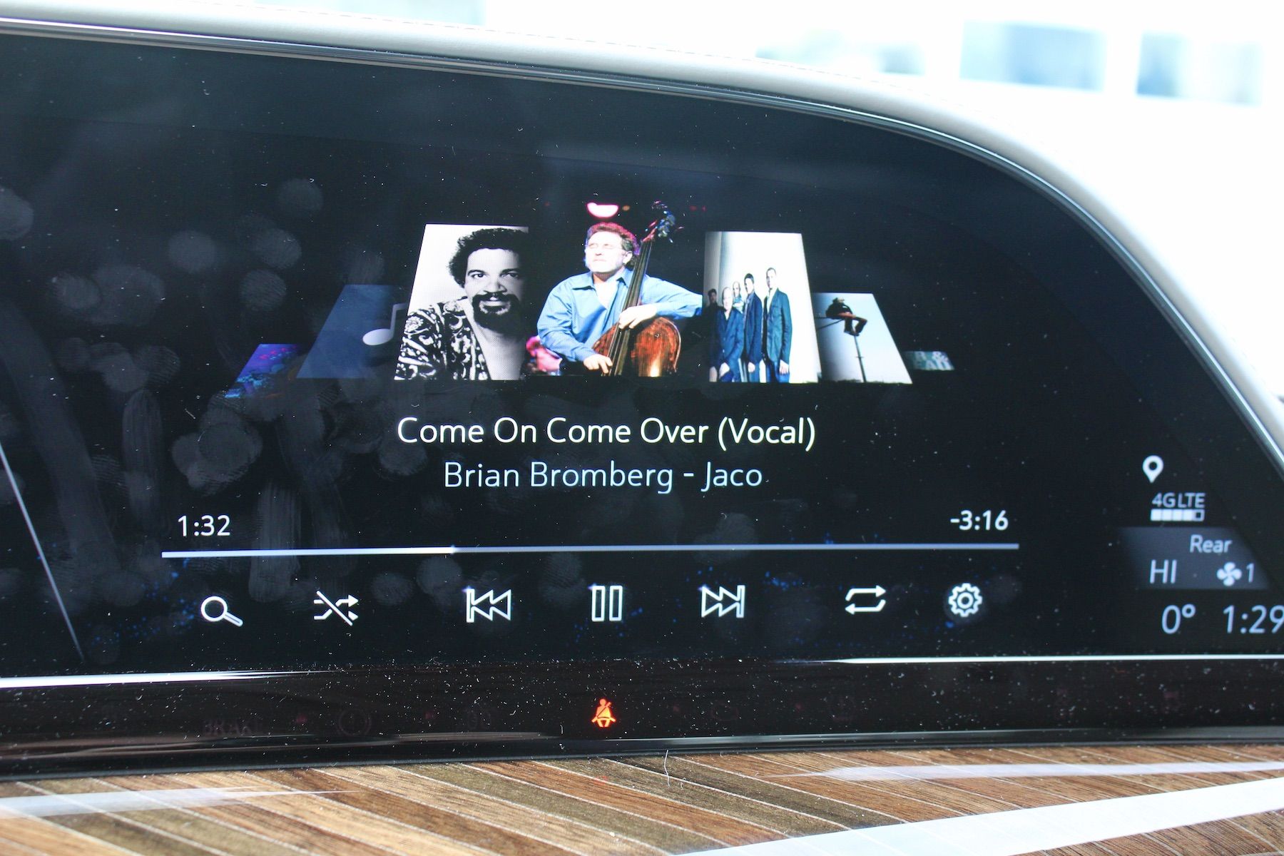 Which luxury brand has the better sound system — Lincoln or Cadillac ...