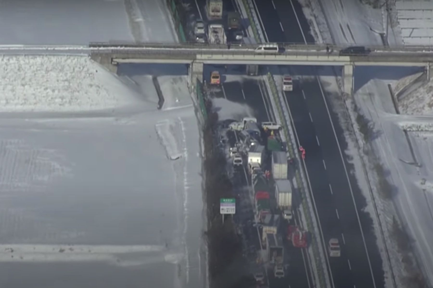 Snowstorm causes nasty 134-car pile-up in Japan | Driving