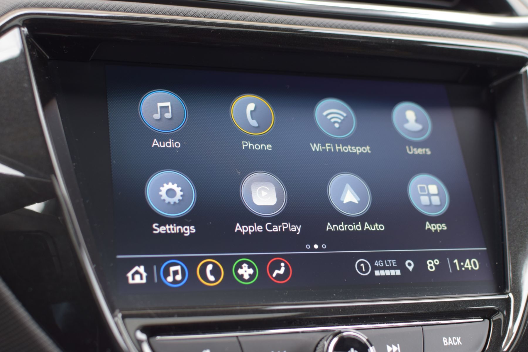 A Beginner's Guide to Apple CarPlay and Android Auto | Driving