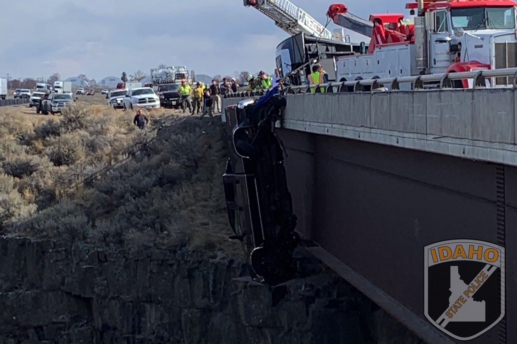 Trailer safety chains save 2 people & 2 dogs dangling from bridge | Driving