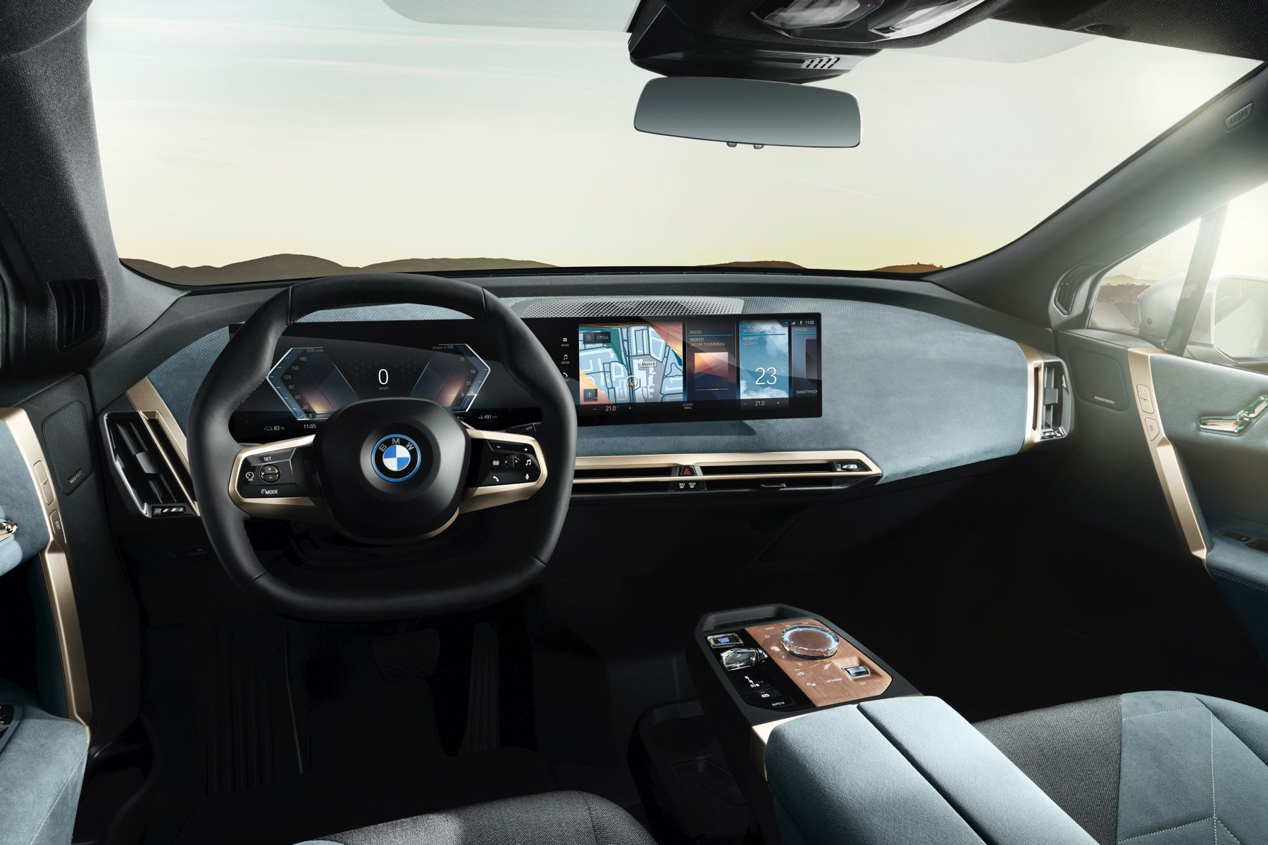BMW's new iDrive 8 controls include 'floating' curved-screen display ...