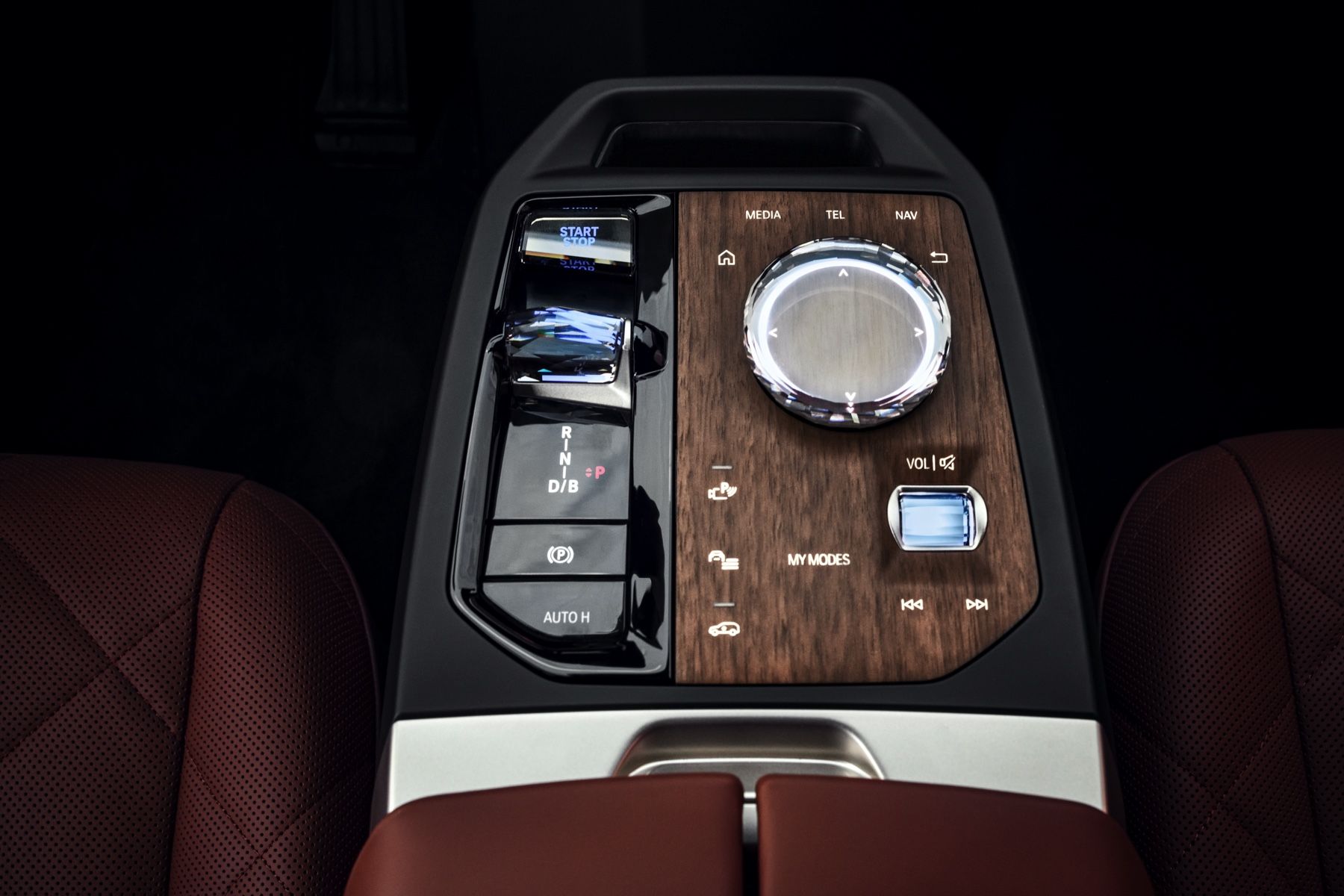 BMW's new iDrive 8 controls include 'floating' curved-screen display ...