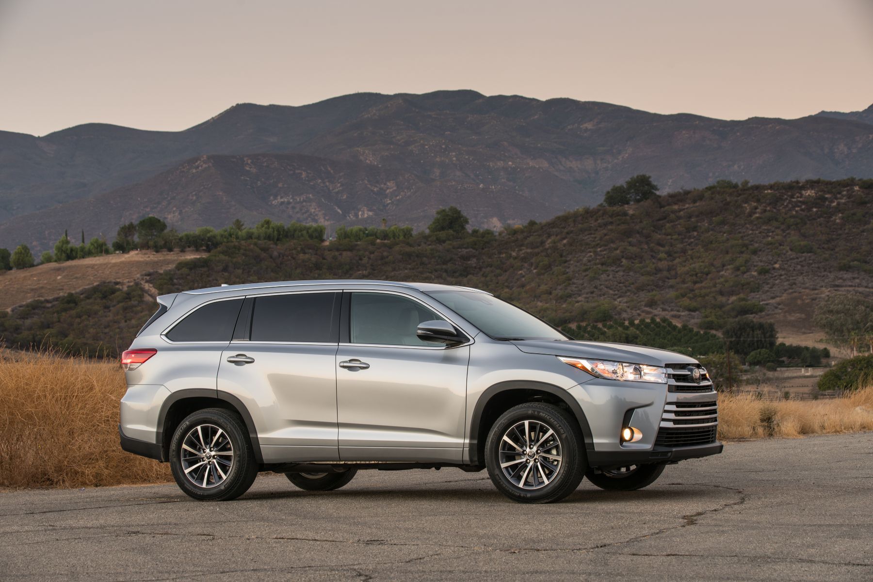 Used Guide: 2014-2019 Toyota Highlander | Driving