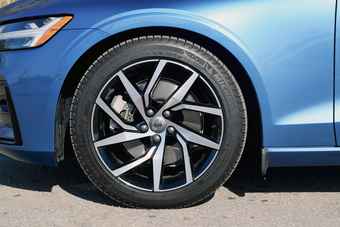 Car Review: 2021 Volvo S60 T5 R-Design | Driving