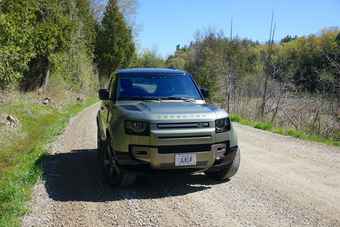 SUV Review: 2021 Land Rover Defender 90 P400 X-Dynamic | Driving