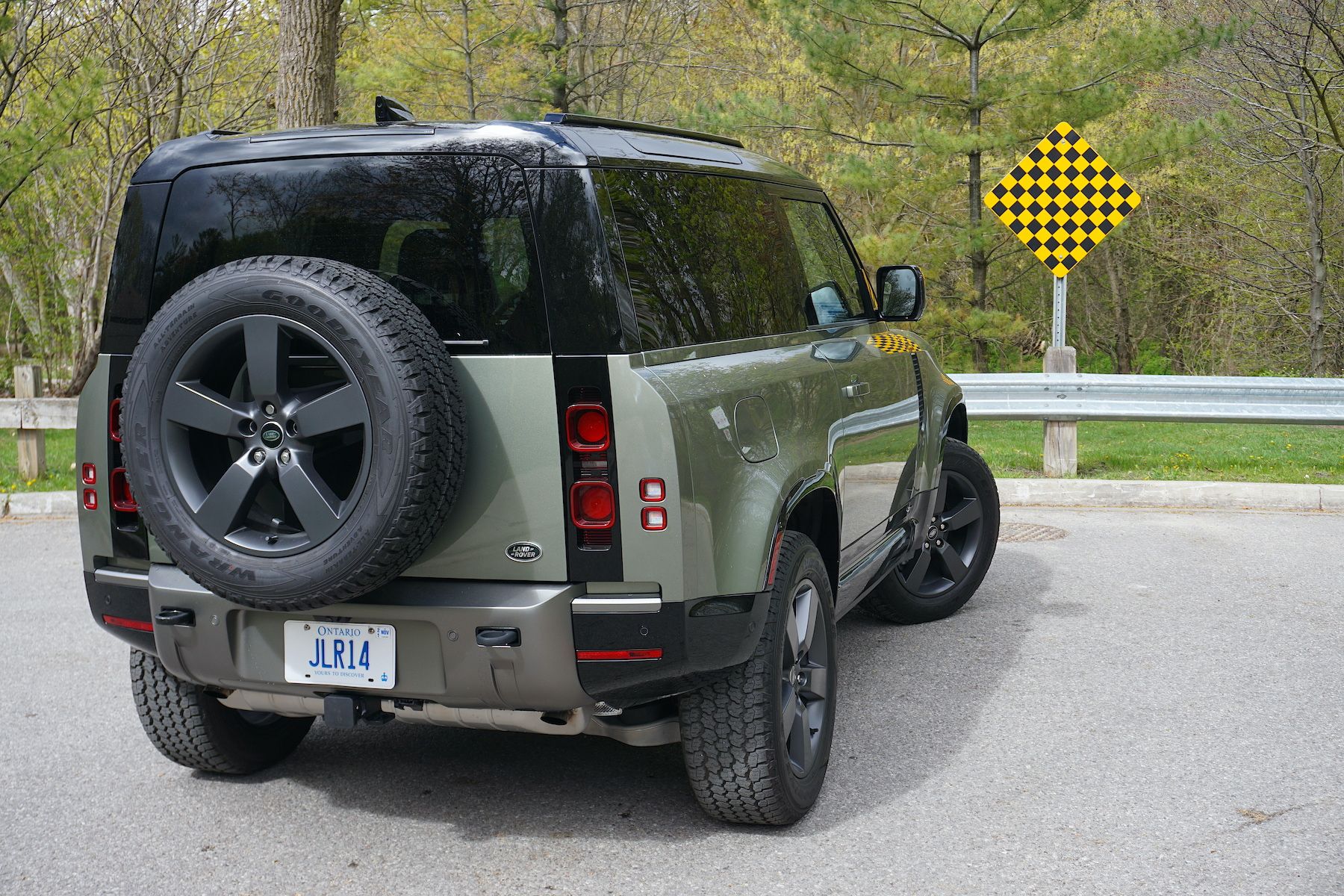 SUV Review: 2021 Land Rover Defender 90 P400 X-Dynamic | Driving