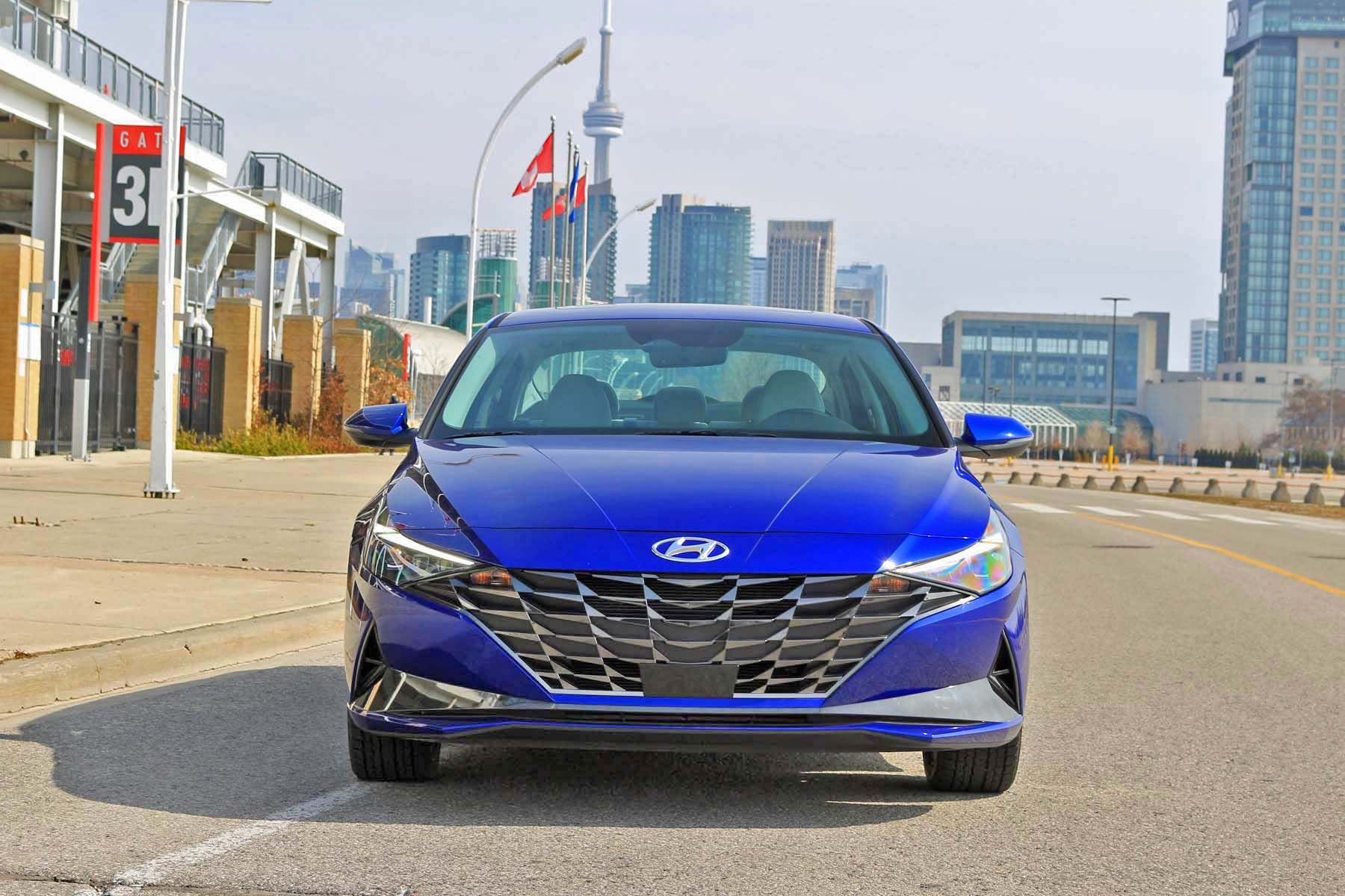 Commuter Review: 2021 Hyundai Elantra | Driving