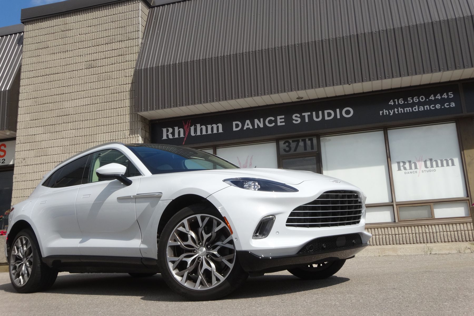 SUV Review: 2021 Aston Martin DBX | Driving